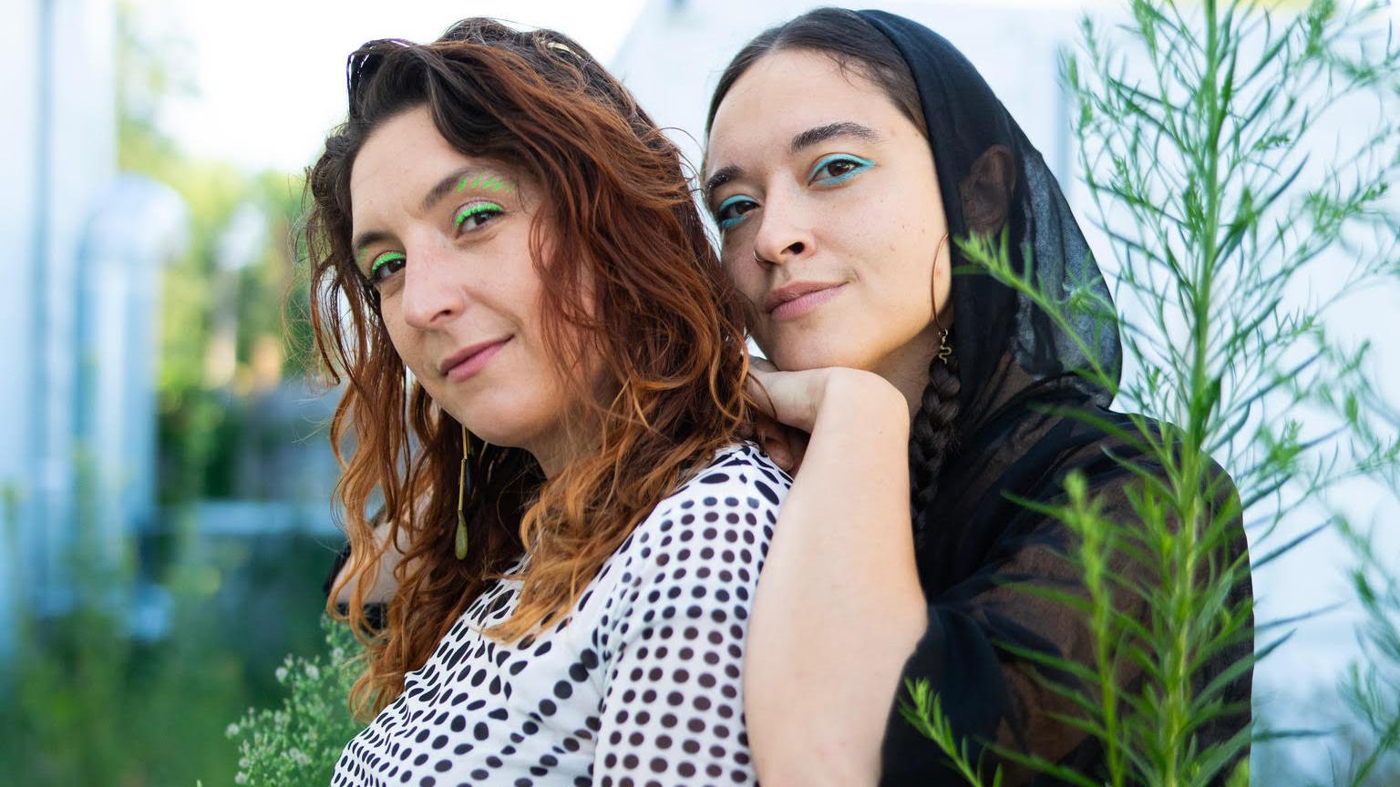 Side Yard Sounds presents: Finom (duo) Macie Stewart & Sima Cunningham in Oak Park - Checkout